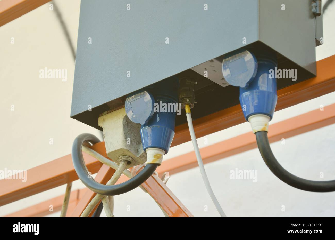 Electrical control system of suspended wire rope platform for facade ...