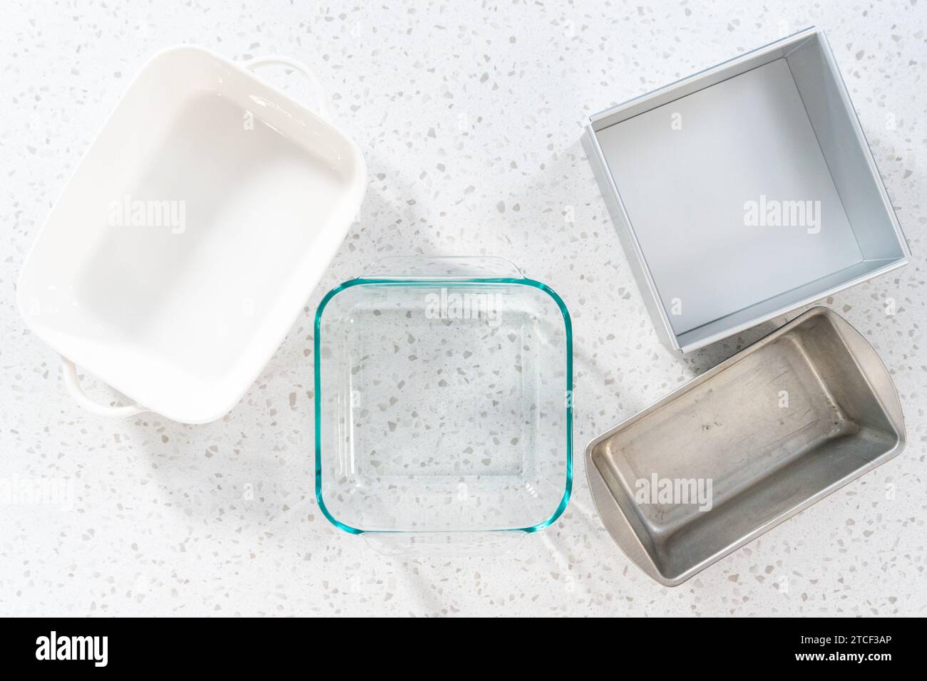 Ceramic square baking dish hi-res stock photography and images - Alamy