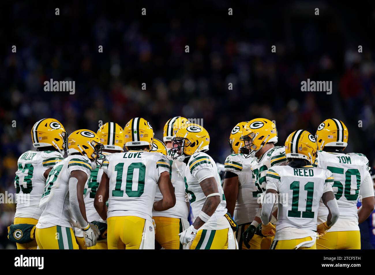 Green Bay Packers quarterback Jordan Love (10) huddles with teammates ...