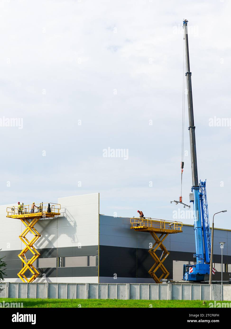 Panel lifted by crane hi-res stock photography and images - Alamy