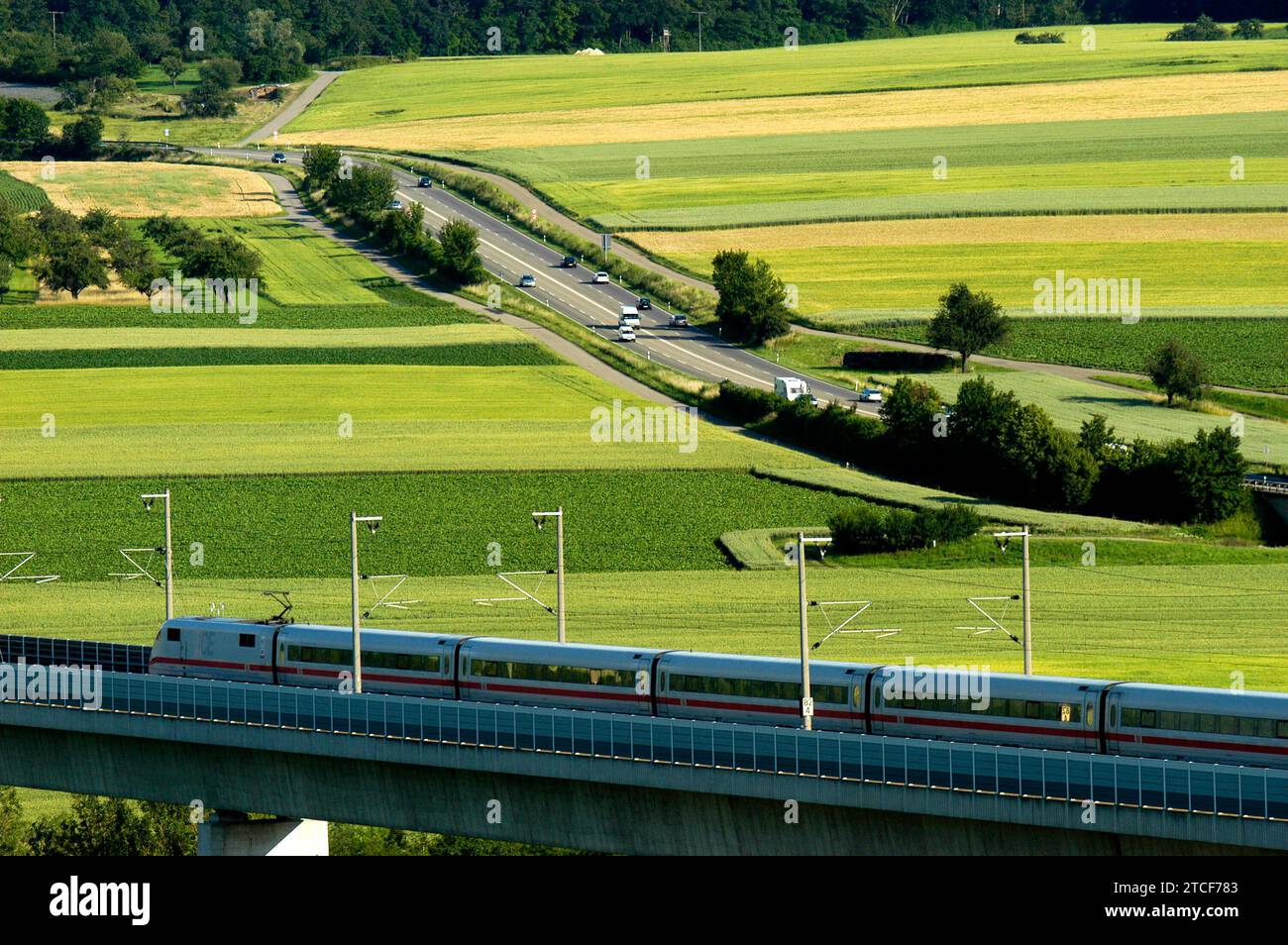 Bahn contra Strasse , Enz Überquerung bei Vaihingen an der Enz ...