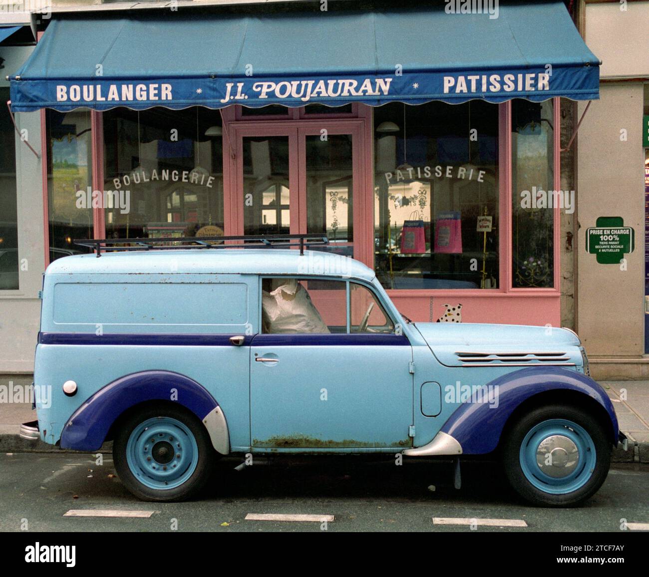 Renault vintage delivery van hi-res stock photography and images - Alamy