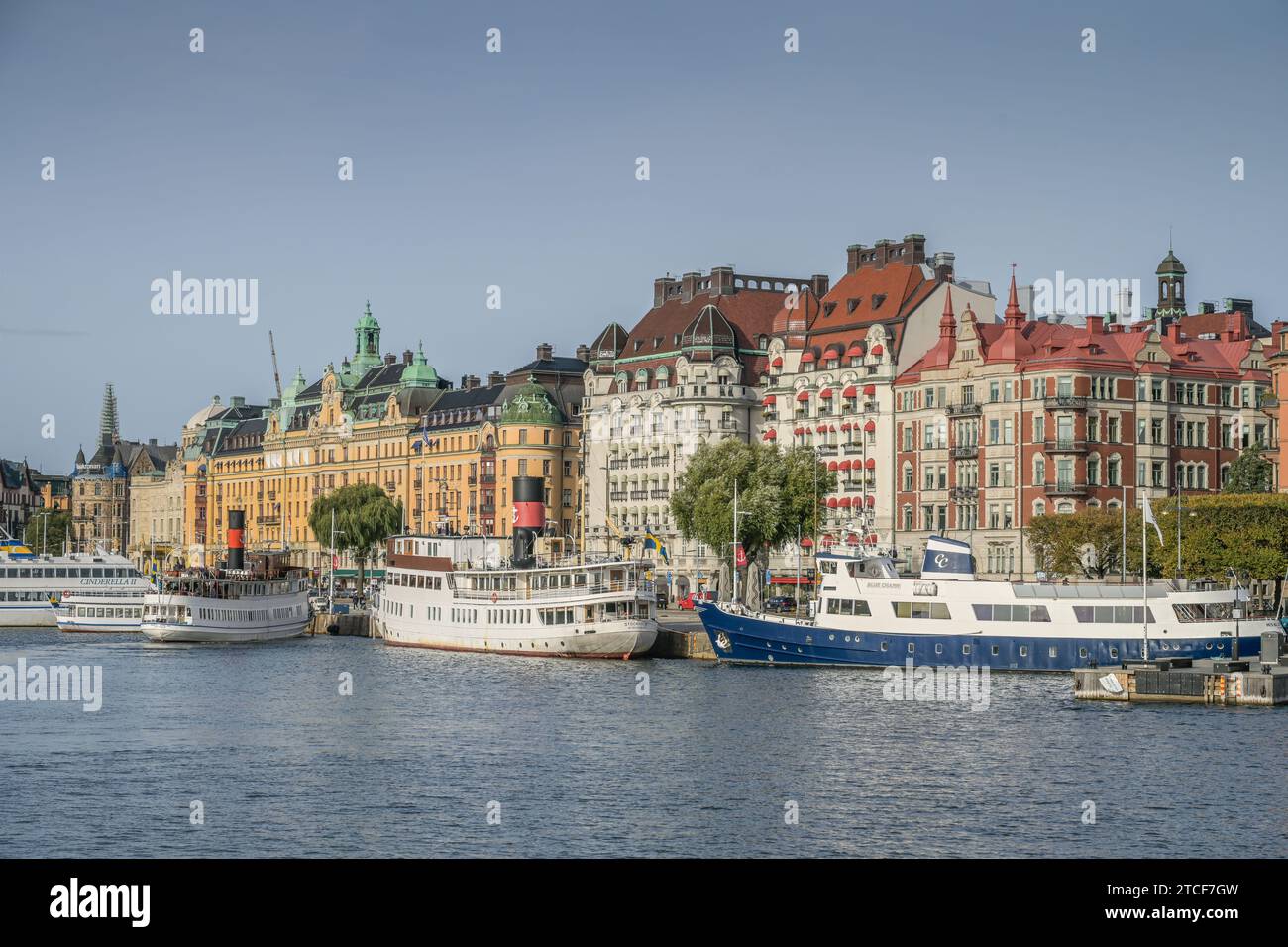 Ausflugsdampfer, Bucht Nybroviken, Hotels und Luxusgebäude, Strandvägen ...