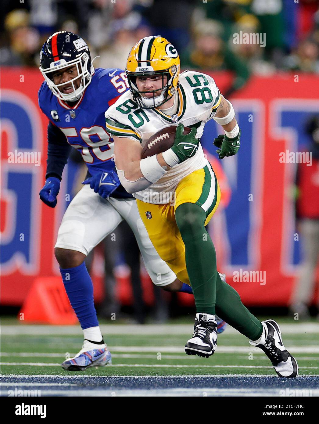 Green Bay Packers tight end Tucker Kraft (85) carries the ball against ...