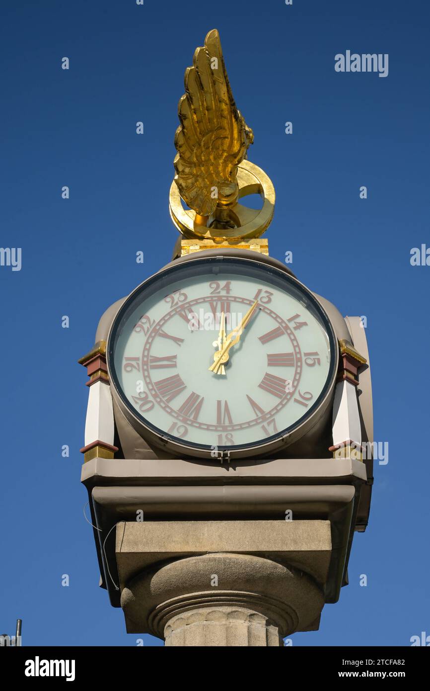 Fünf nach Zwölf, Bahnhofsuhr vor dem Hauptbahnhof Centralen, Stockholm ...
