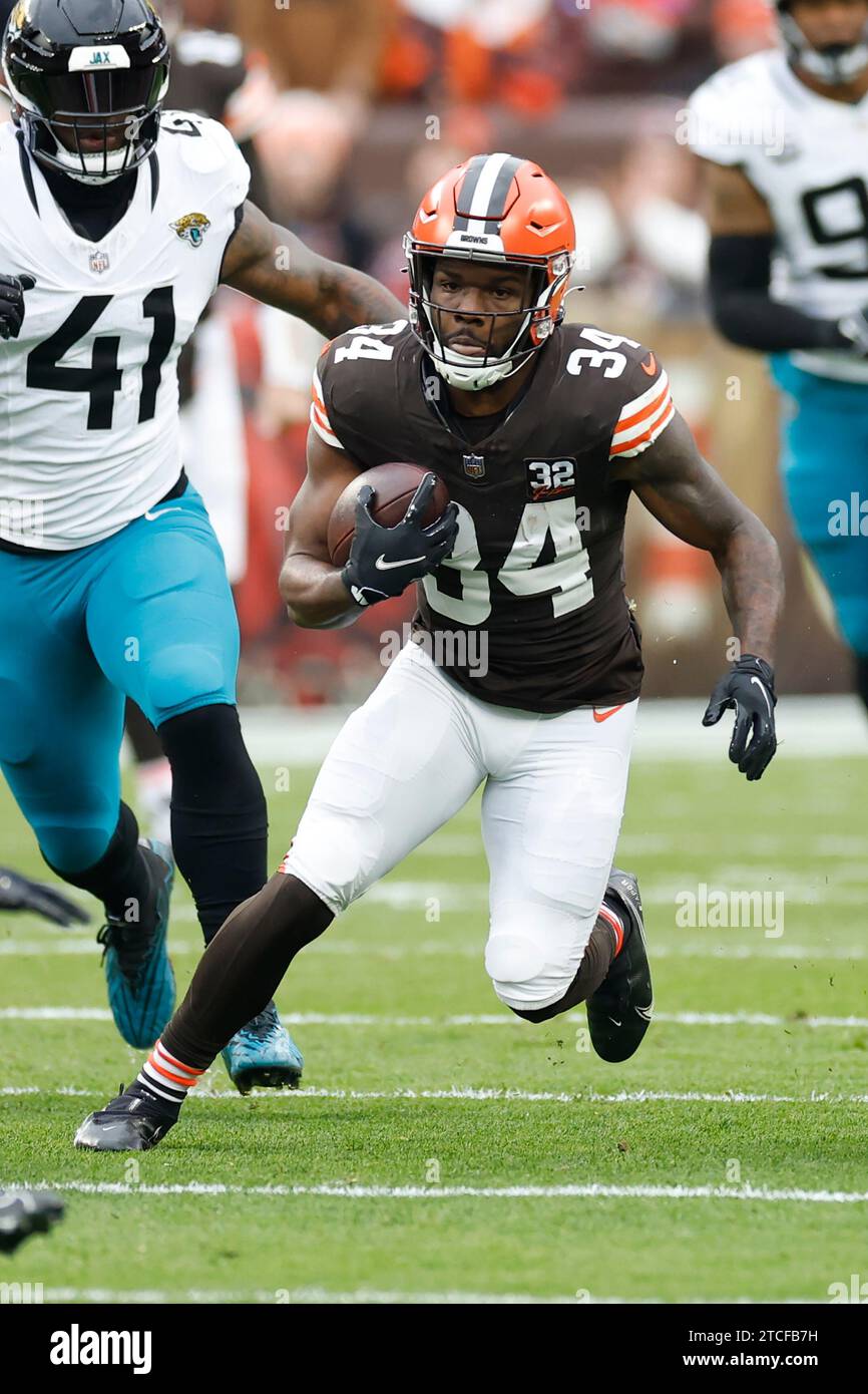 Cleveland Browns running back Jerome Ford (34) plays against the ...