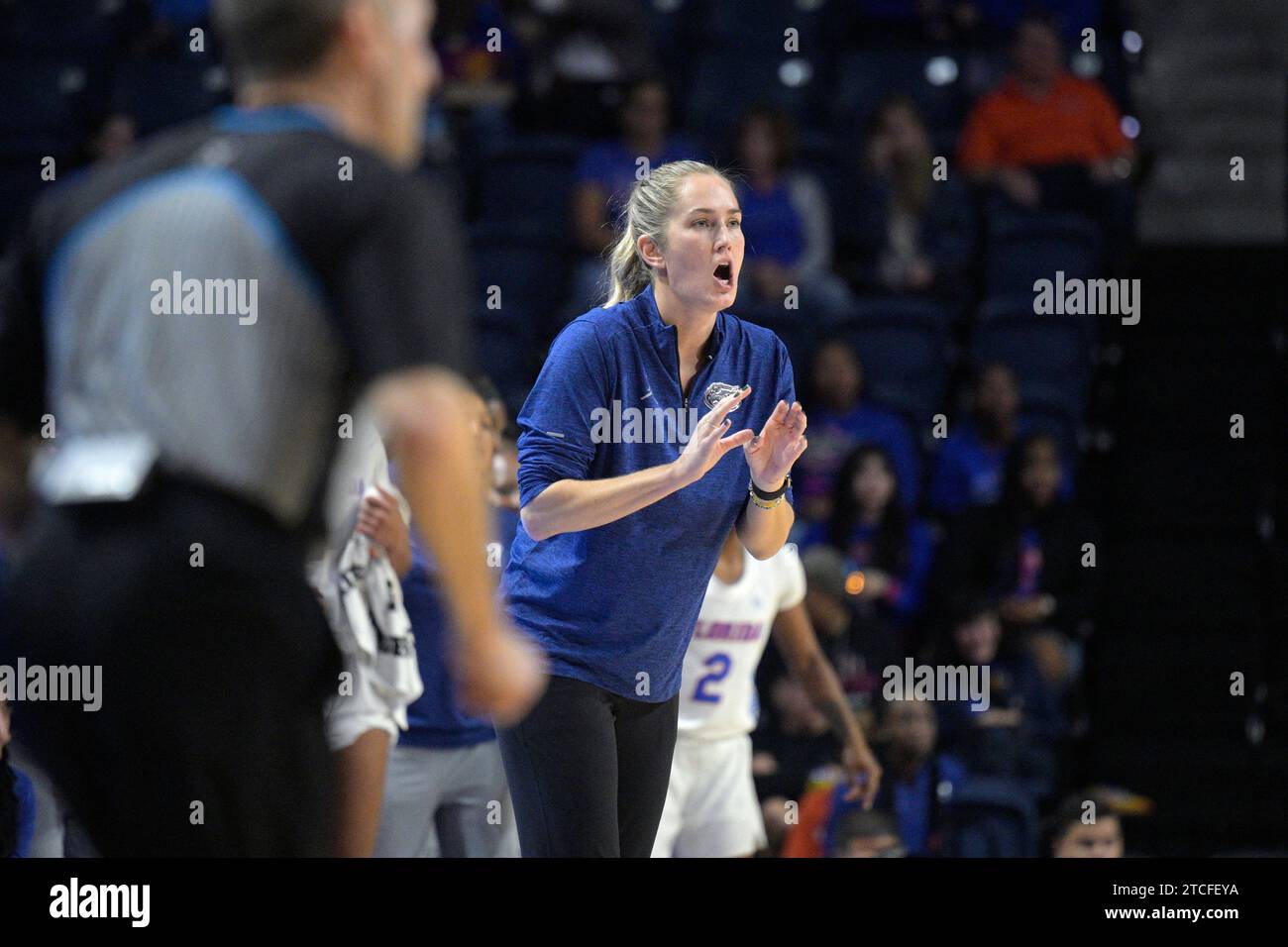 Florida head coach Kelly Rae Finley calls out instructions during the ...