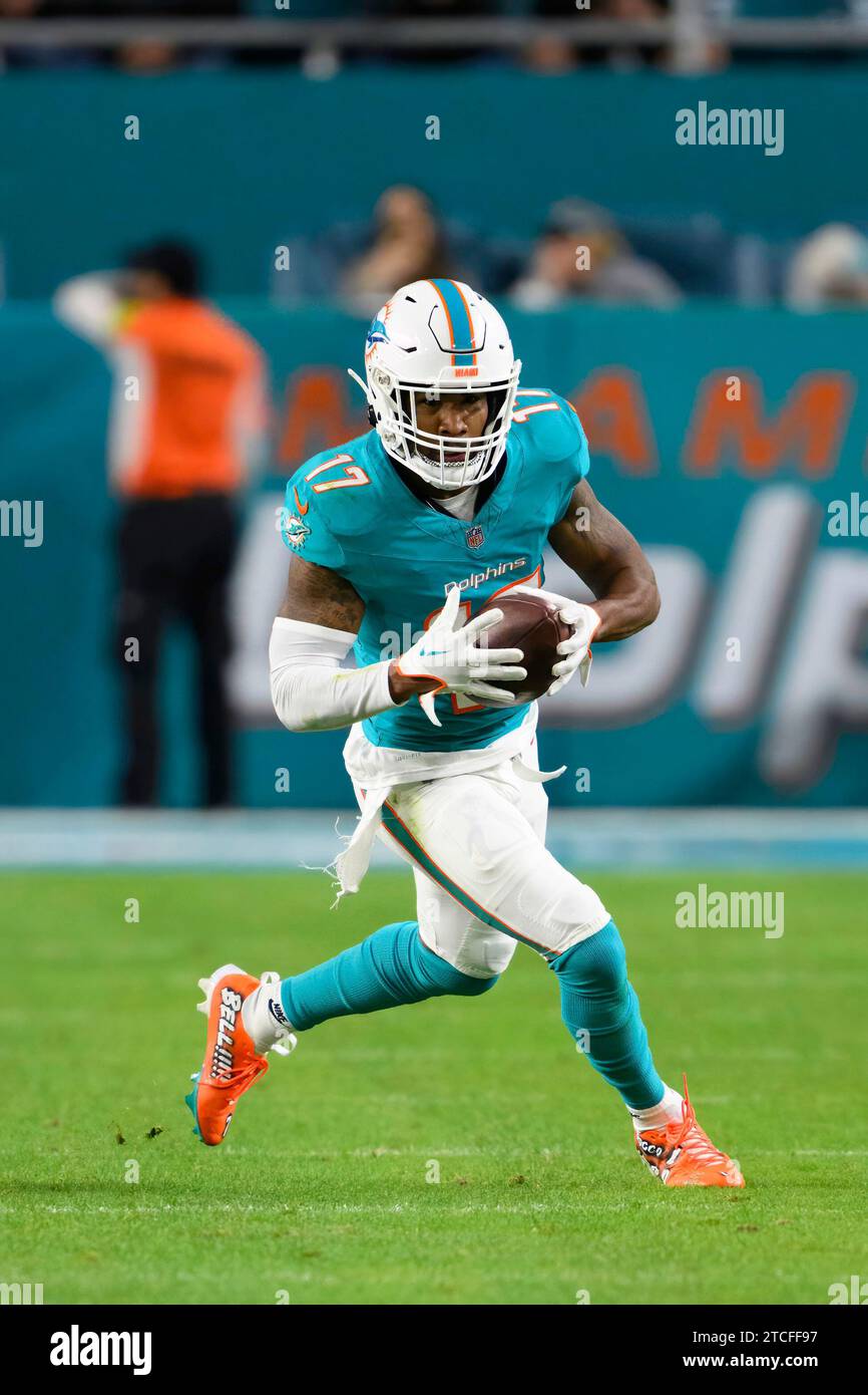 Miami Dolphins wide receiver Jaylen Waddle (17) runs with the ball ...