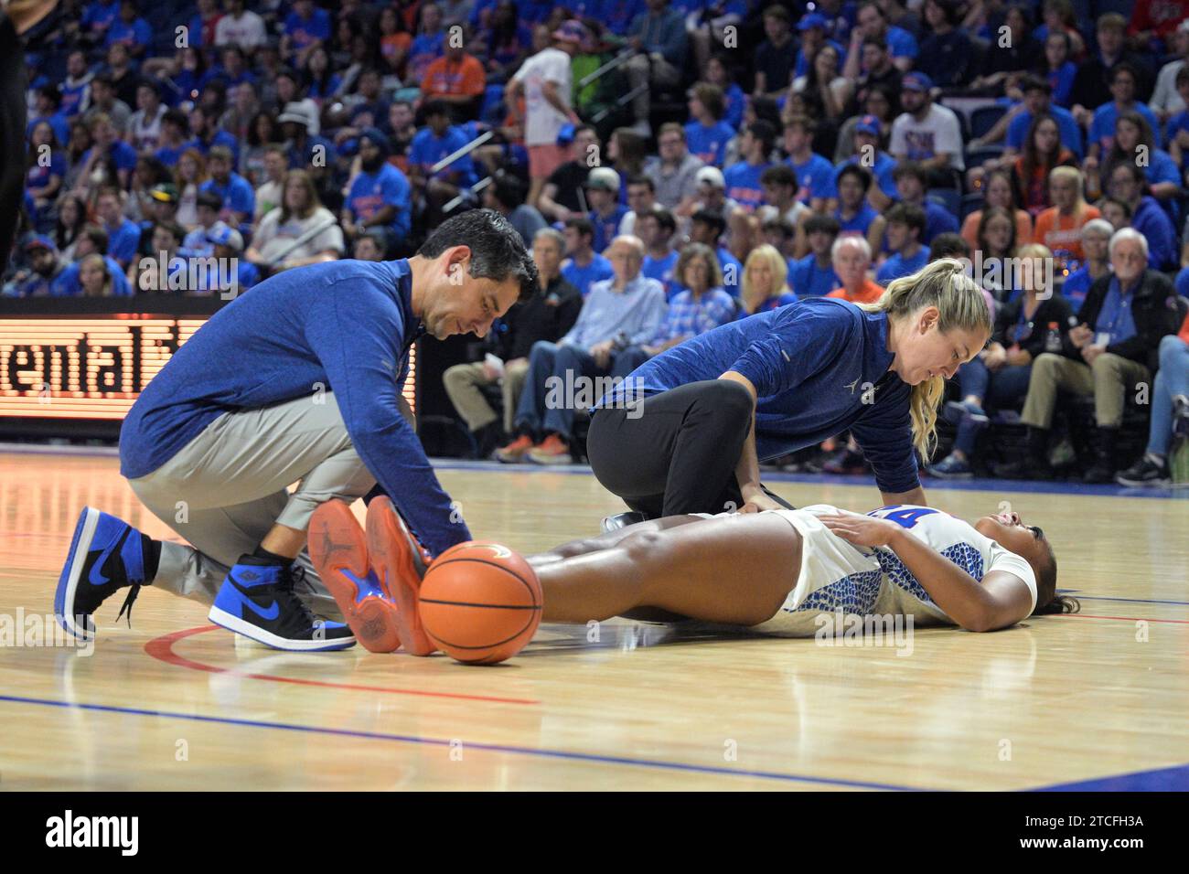 Florida head coach Kelly Rae Finley, right, checks on center Ra Shaya ...