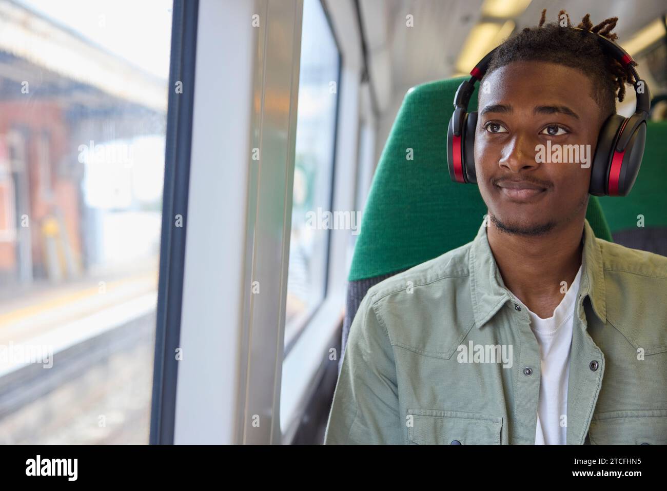 Commuter headphones train hi-res stock photography and images - Alamy