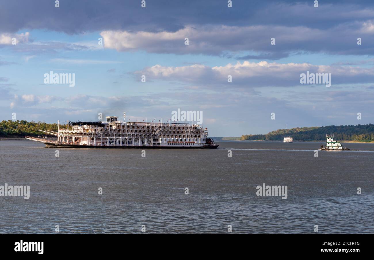 Natchez, MS - 26 October 2023: Paddle steamer river cruise boat ...