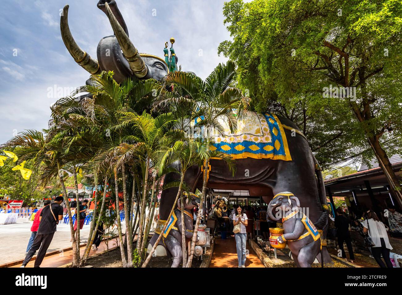 Wat Saman Rattanaram, prayers under giant Erawan elephant statue ...
