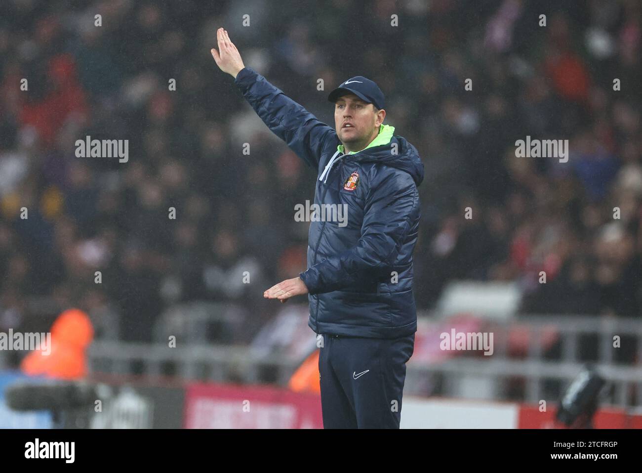 Sunderland manager mike dodds during the sky bet championship match at ...