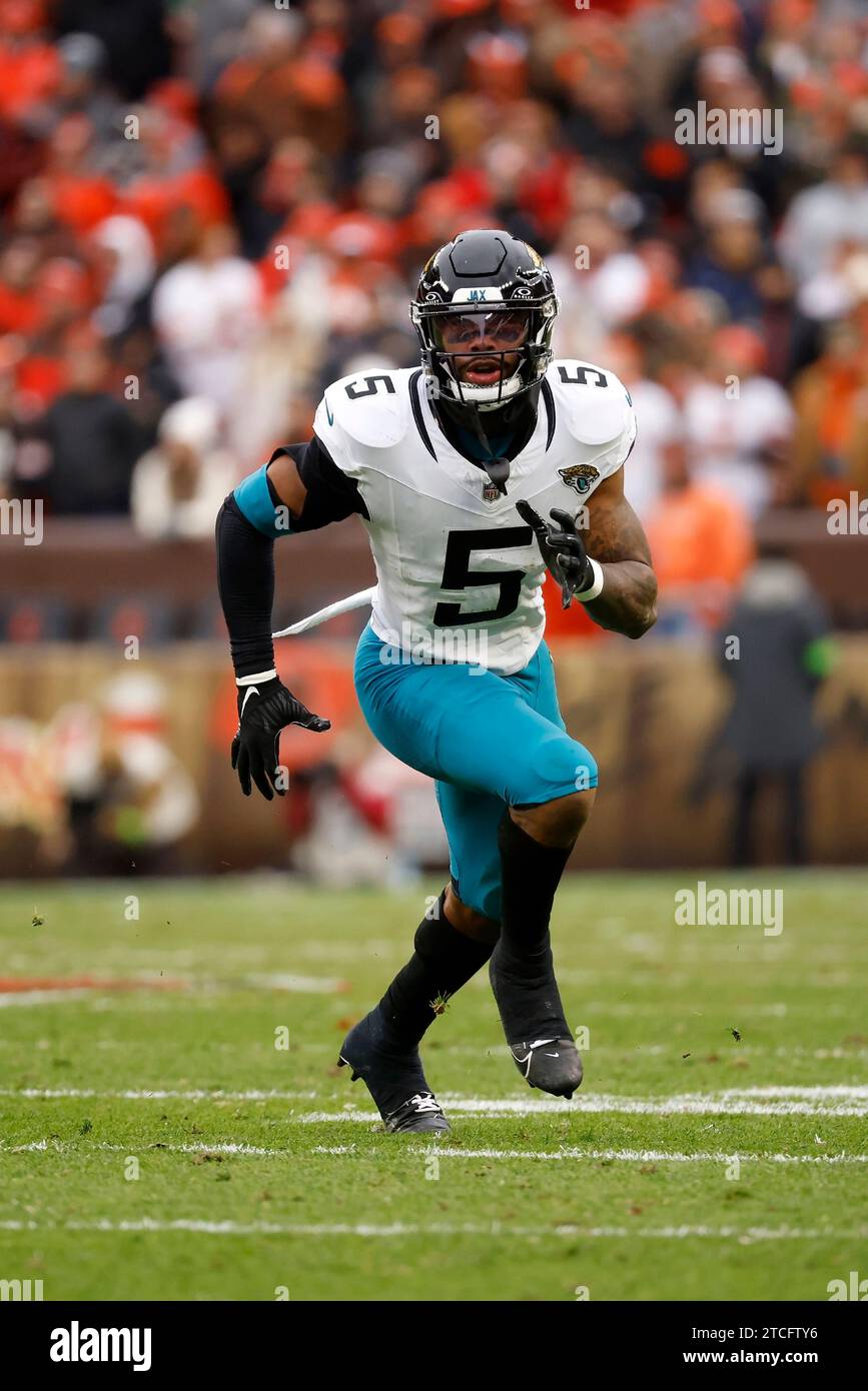 Jacksonville Jaguars safety Andre Cisco (5) runs after the ball during ...