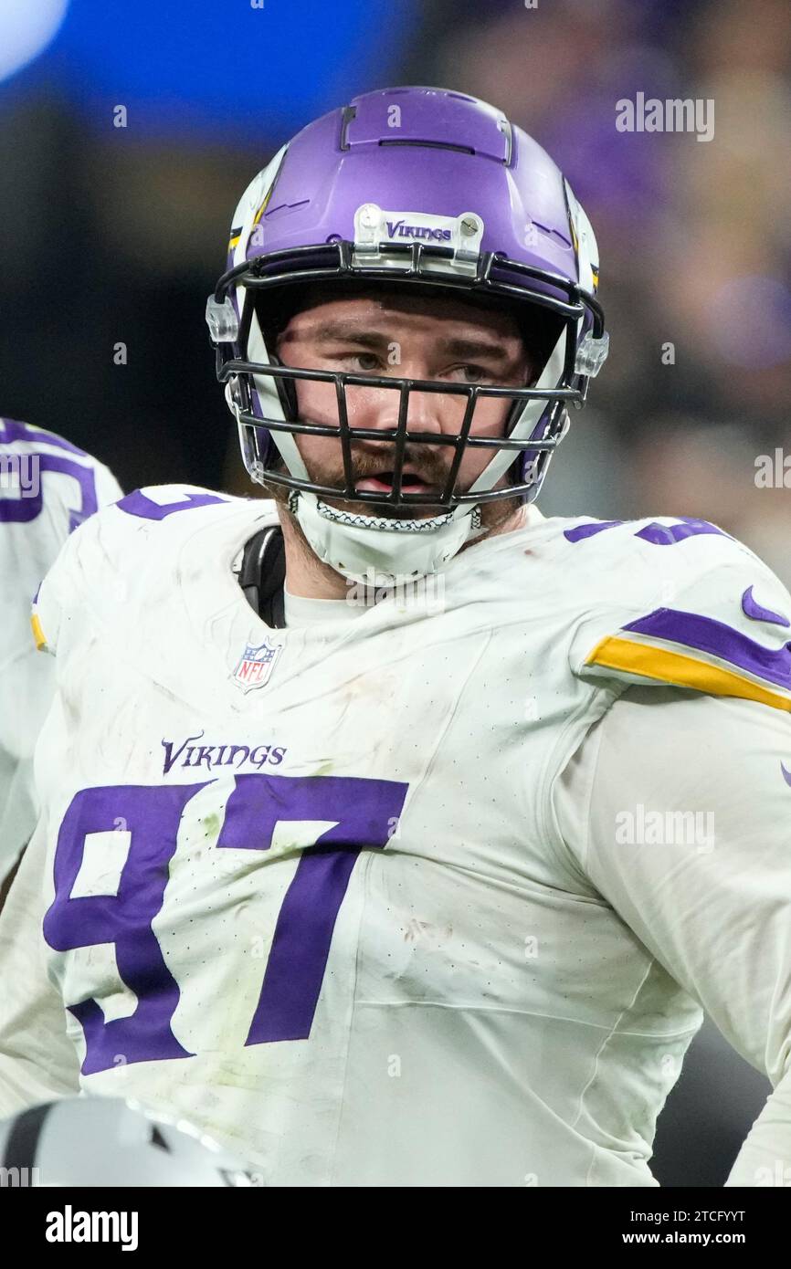 Minnesota Vikings defensive tackle Harrison Phillips (97) lines up ...