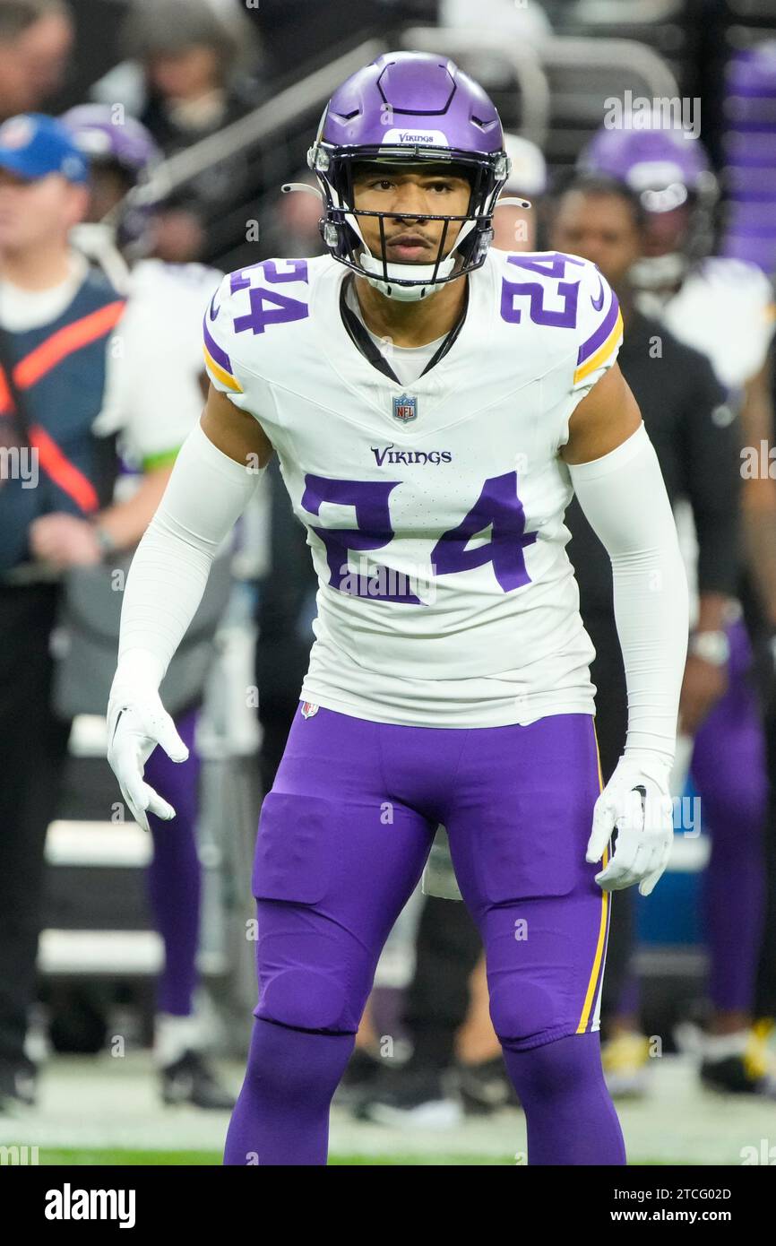 Minnesota Vikings safety Camryn Bynum (24) lines up against the Las ...