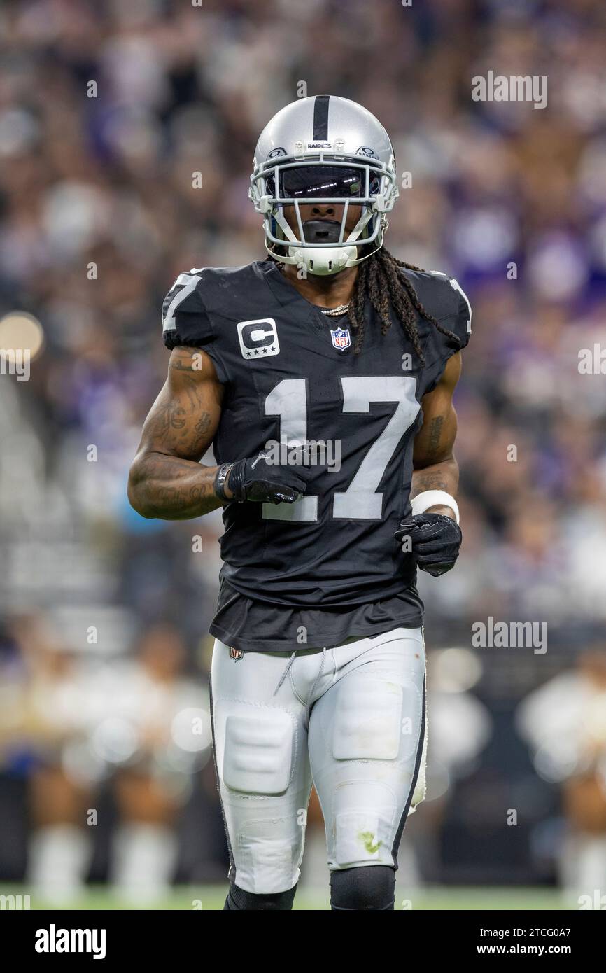 Las Vegas Raiders wide receiver Davante Adams (17) against the ...