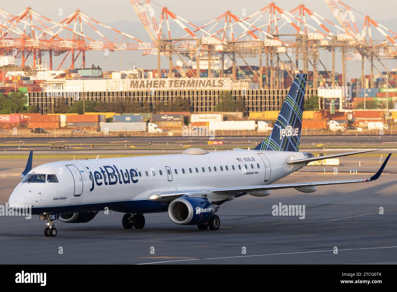 Ewrairport hi-res stock photography and images - Alamy