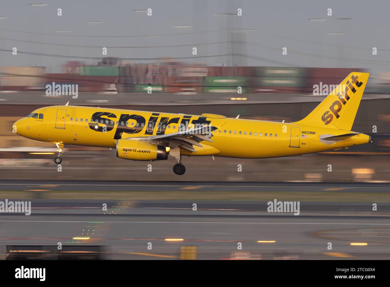 Spirit airlines airbus a320 hi-res stock photography and images - Alamy
