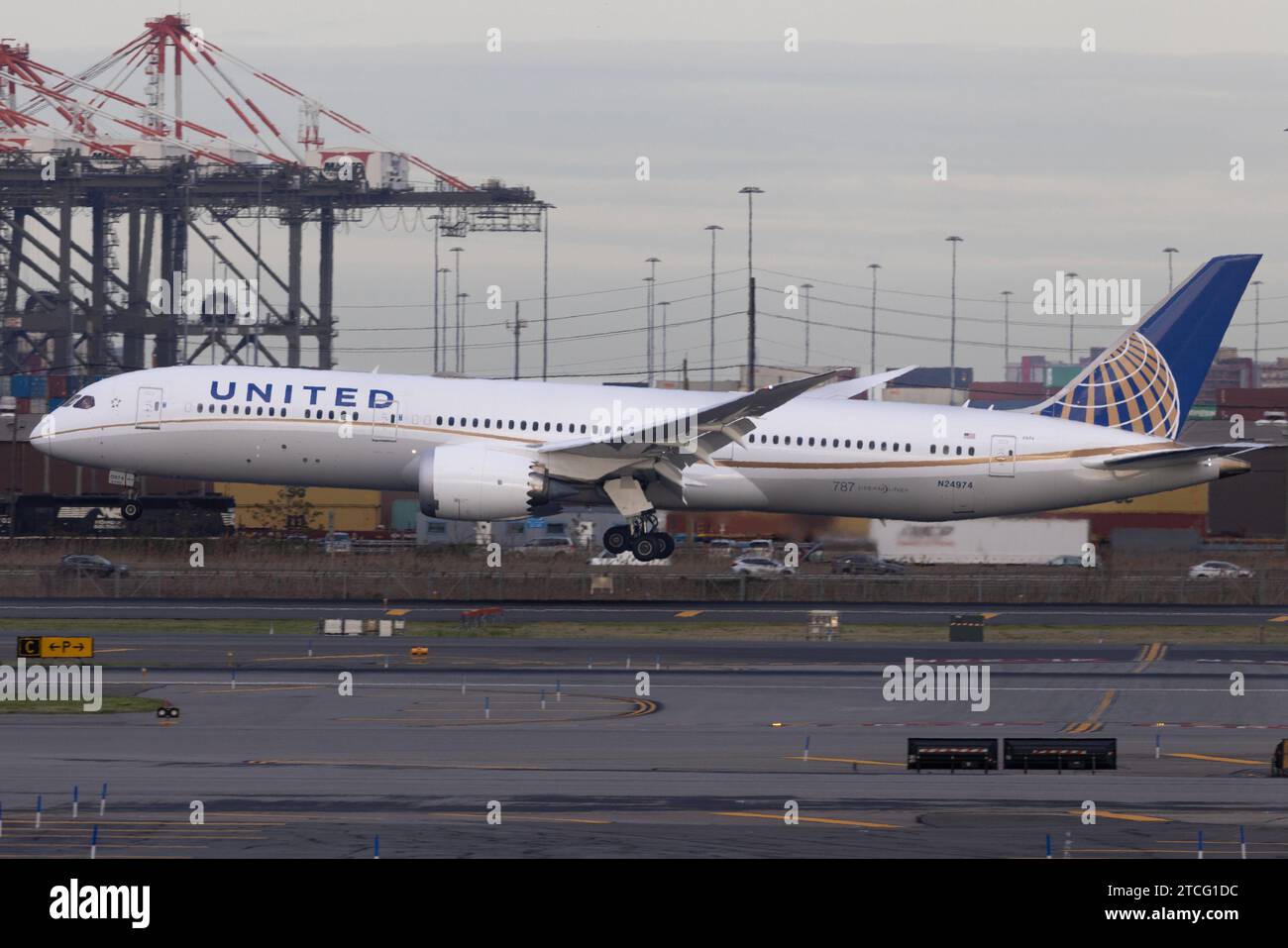 United airlines boeing 787 9 dreamliner landet hi-res stock photography ...