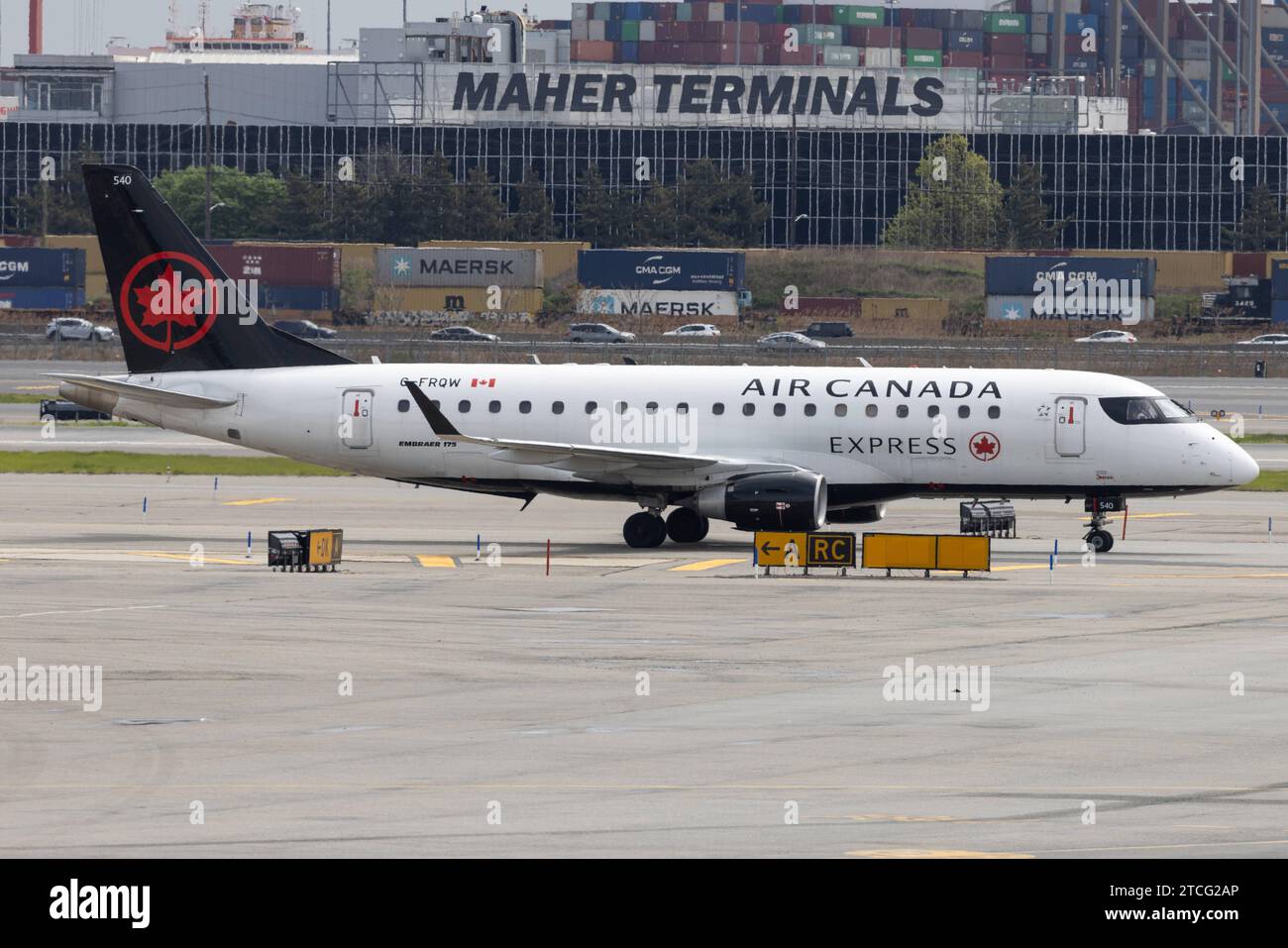 Embraer e175su hi-res stock photography and images - Alamy