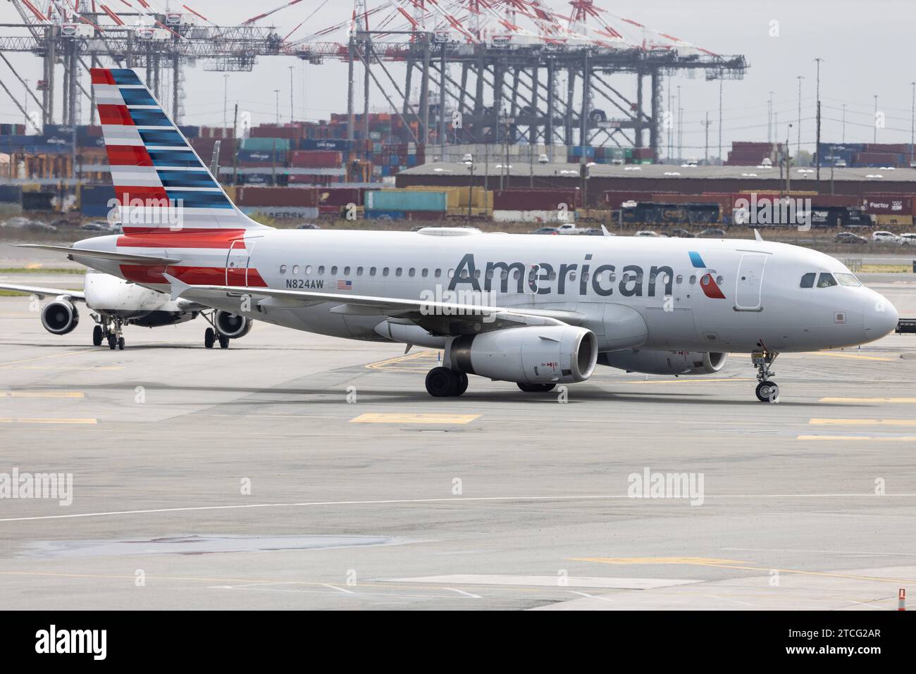 Der Airbus A319-132 A319 der Fluglinie American Airlines AA / AAL mit ...