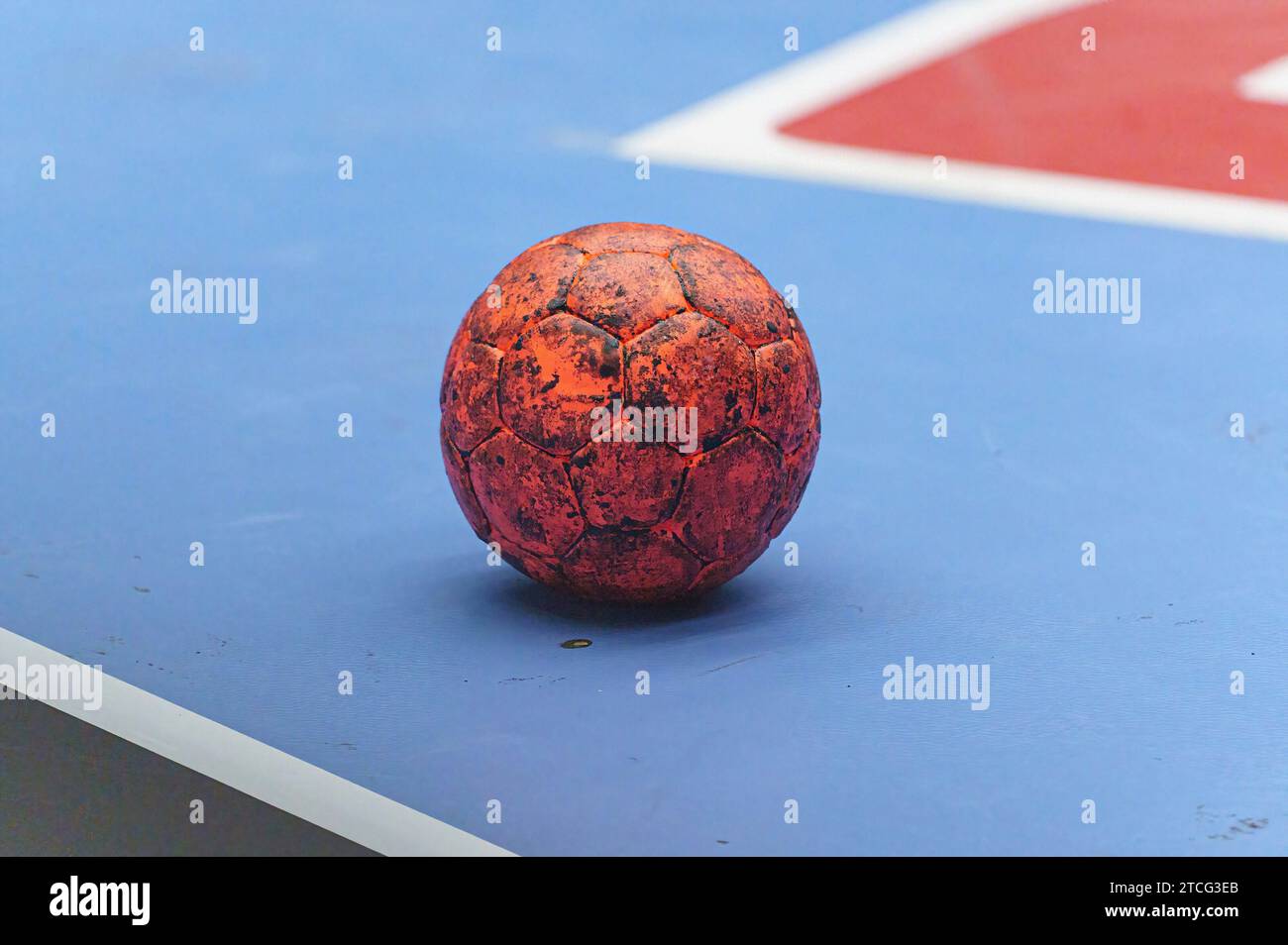 Hamburg, Deutschland. 12th Dec, 2023. Puma Spielball GER, Handball ...