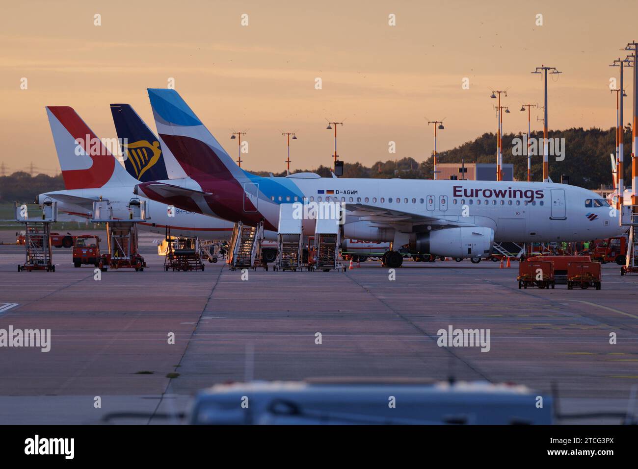 Der Airbus A319-132 A319 der Fluglinie Eurowings EW / EWG mit der ...