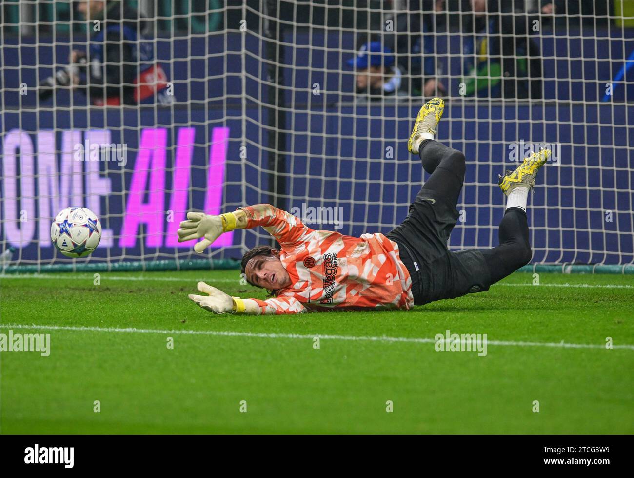 Milano, Italy. 12th Dec, 2023. Goalkeeper Yann Sommer of Inter is ...