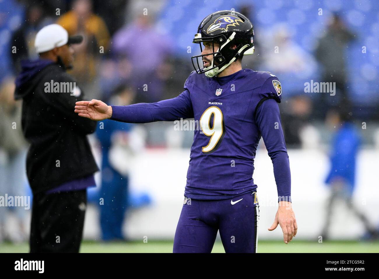 Baltimore Ravens place kicker Justin Tucker (9) warms up before an NFL ...