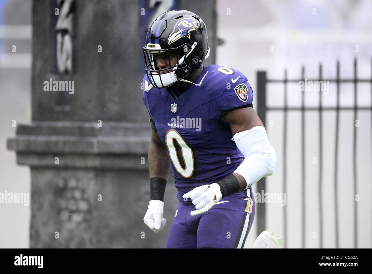 Baltimore Ravens linebacker Roquan Smith (0) takes to the field before ...