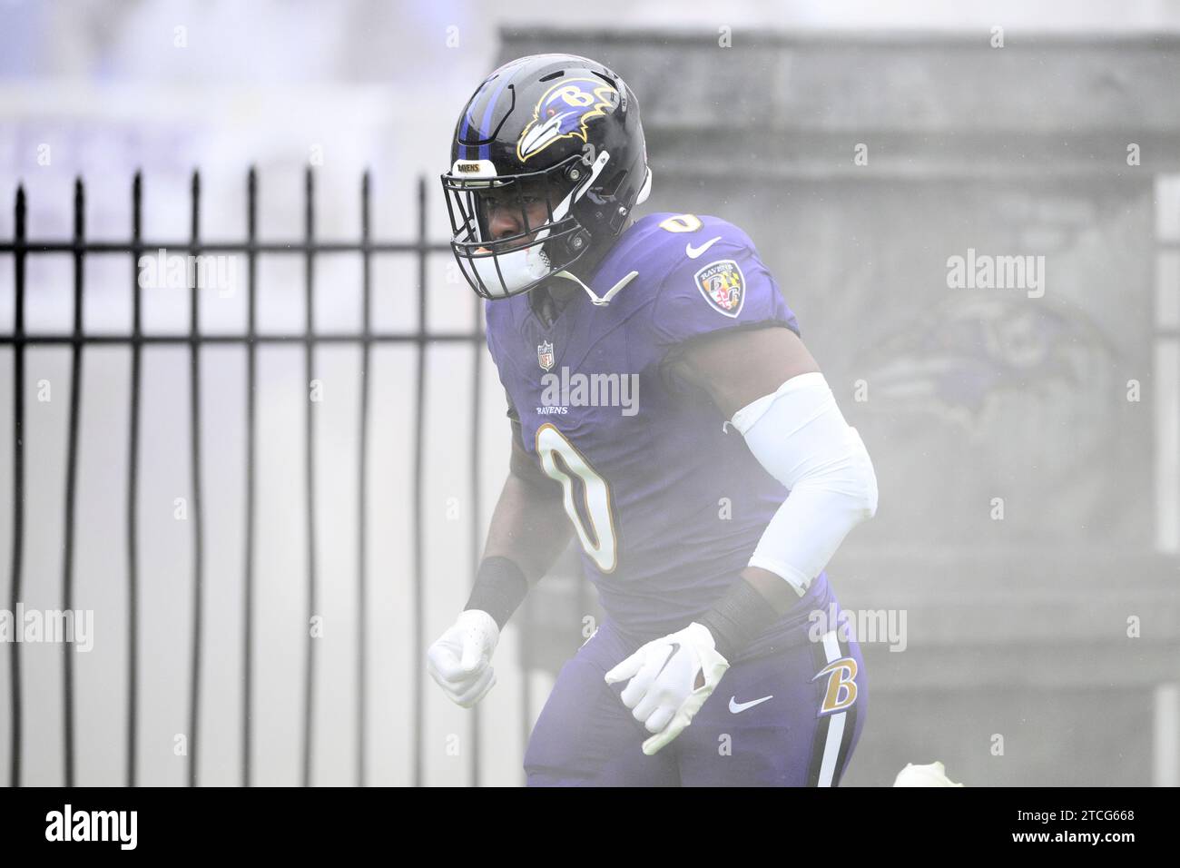Baltimore Ravens linebacker Roquan Smith (0) takes to the field before ...