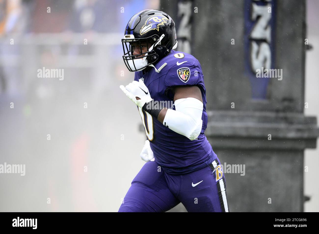 Baltimore Ravens linebacker Roquan Smith (0) takes to the field before ...