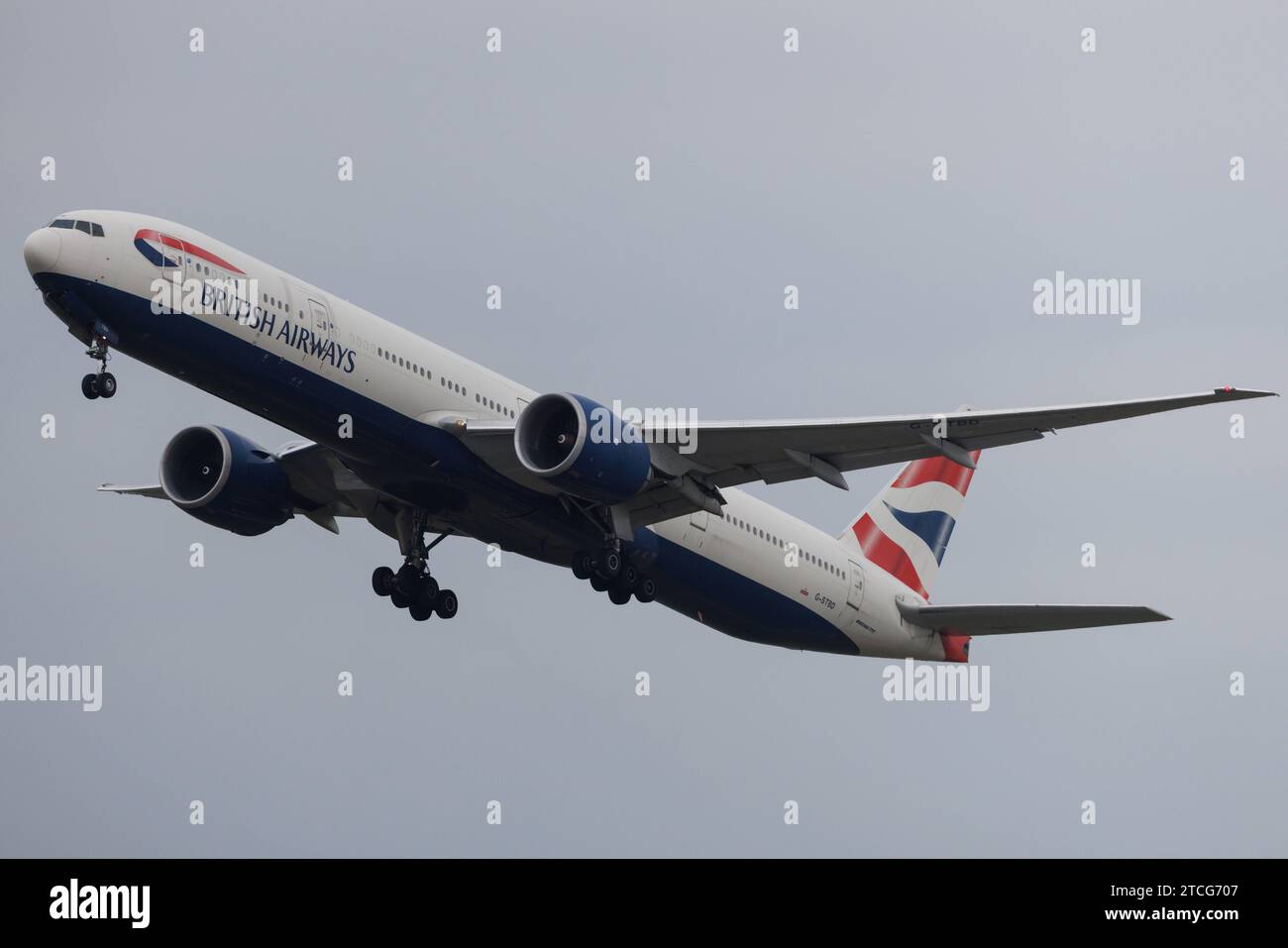 Die Boeing 777-36NER B77W der Fluglinie British Airways BA / BAW mit ...