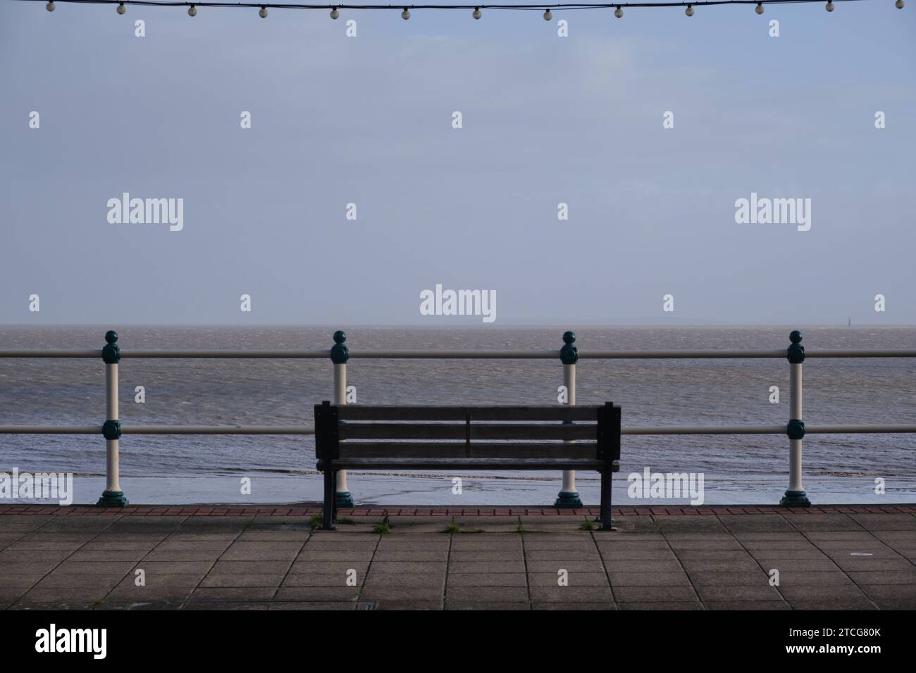 Empty bench seafront hi-res stock photography and images - Alamy
