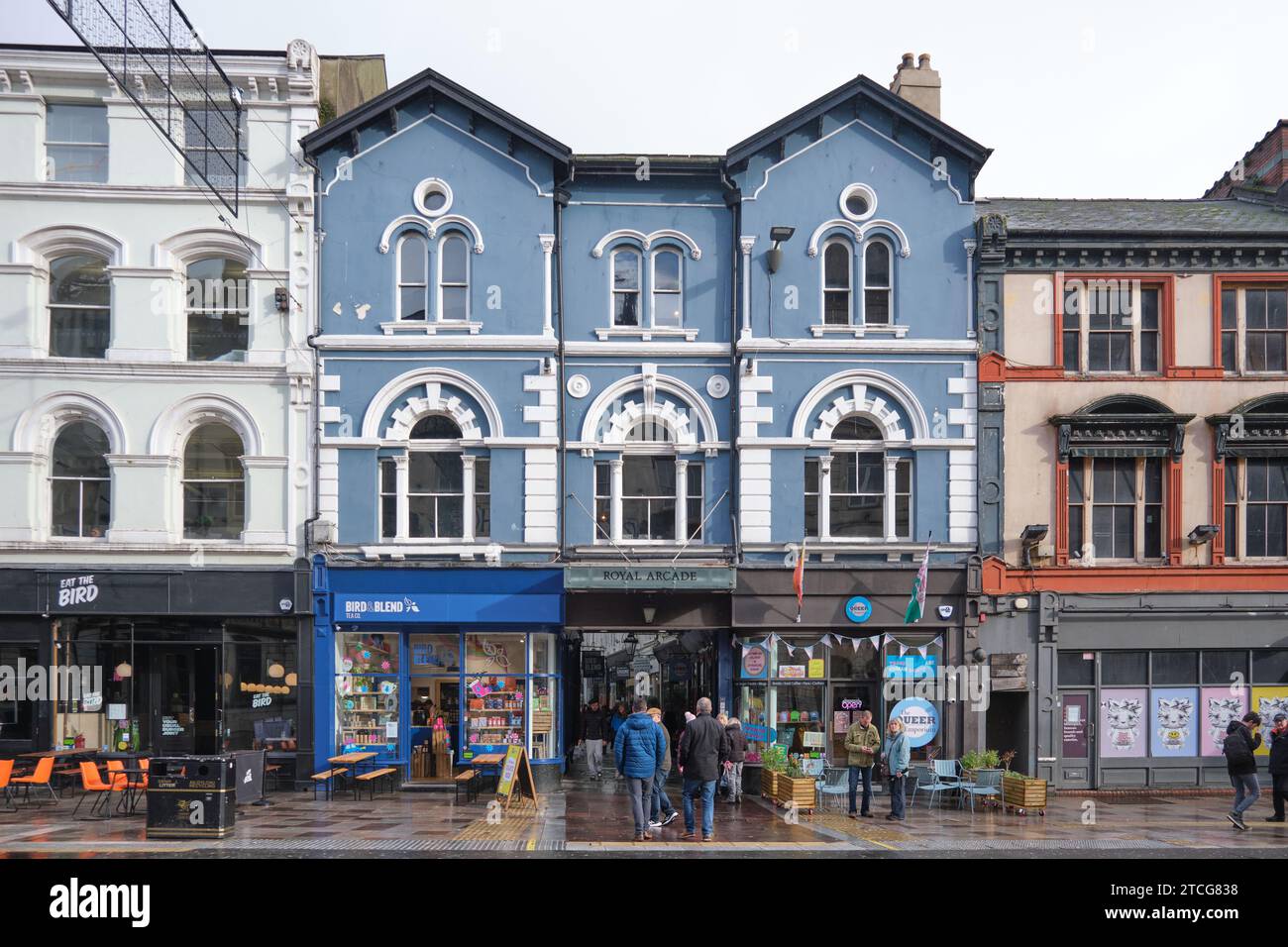 Old fashioned facade lighting hi-res stock photography and images - Alamy