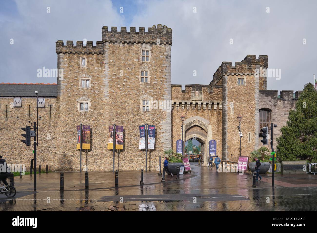 Cardiff, South Glamorgan, Wales, Europe - November 14, 2023: Castle entrance Stock Photo - Alamy