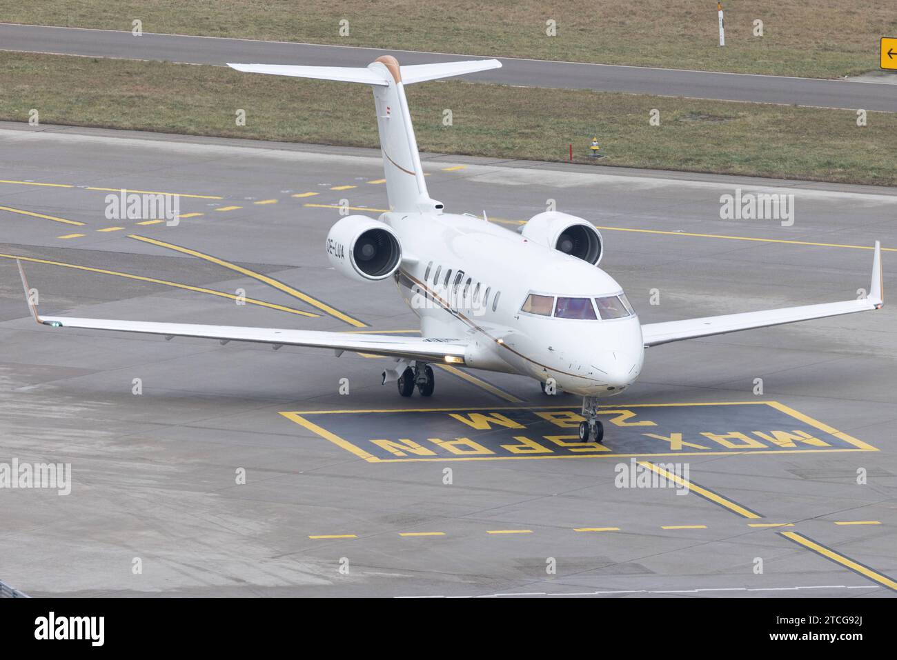 Bombardier challenger 650 hi-res stock photography and images - Alamy