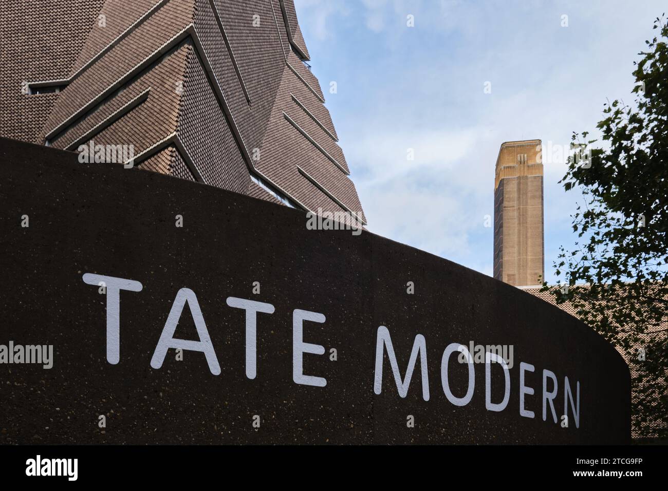 Tate Modern entrance sign in Bankside, London. Britain's national ...