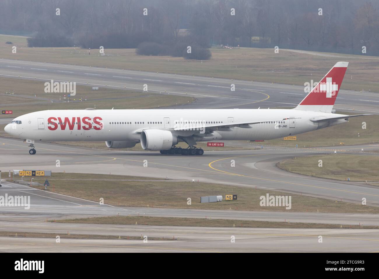 Die Boeing 777-3DEER B77W der Fluglinie Swiss LX / SWR mit der ...