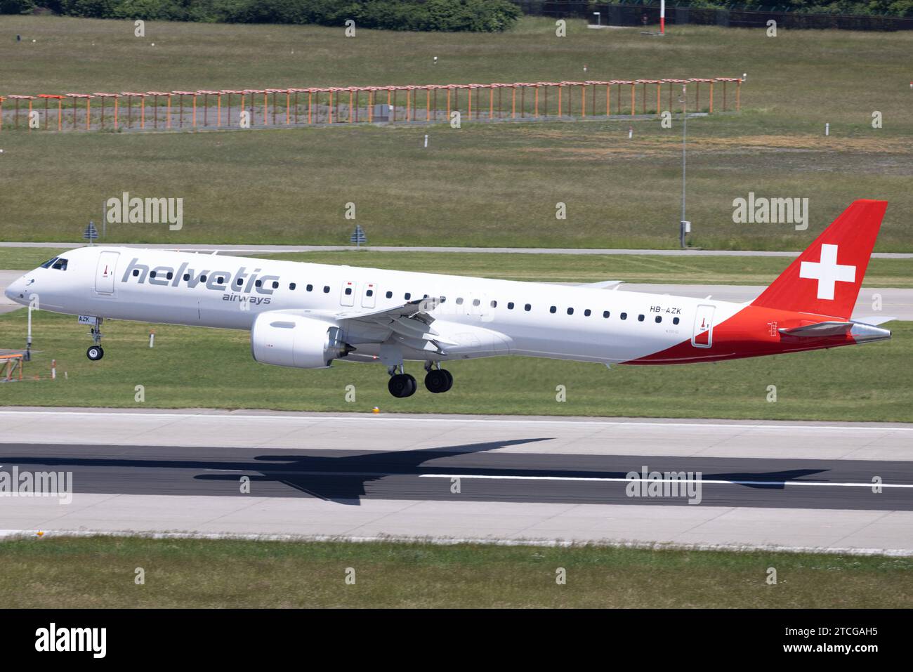 Embraer e195 e2 hi-res stock photography and images - Alamy