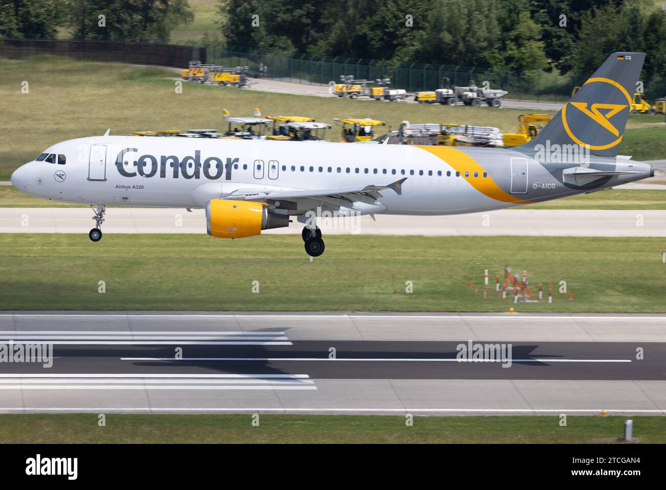 Condor airbus a320 212 hi-res stock photography and images - Alamy
