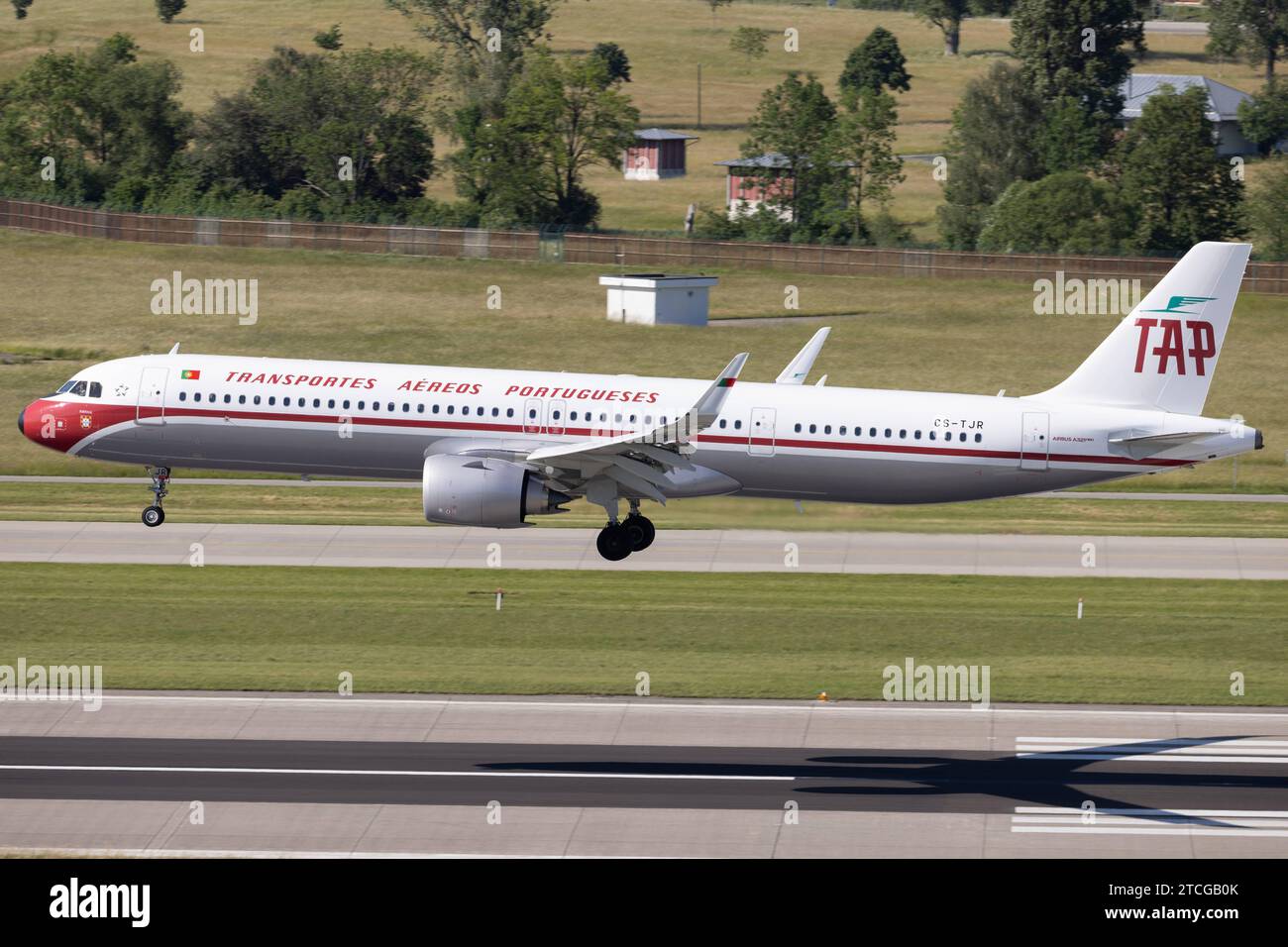 Der Airbus A321-251NX A21N mit der Sonderlackierung Retro Livery der ...