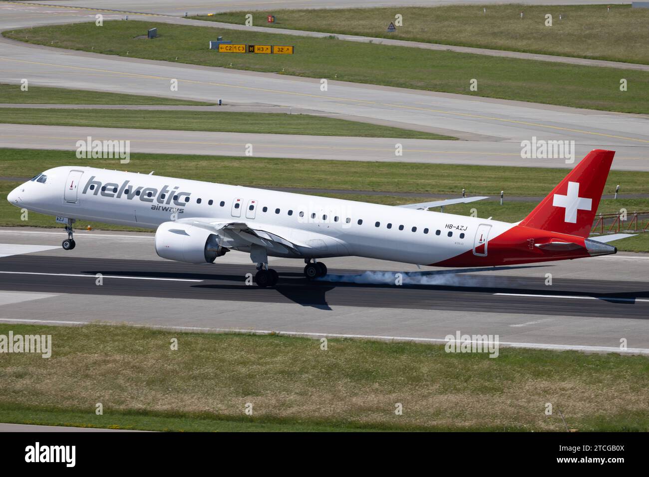 Embraer e195 e2 hi-res stock photography and images - Alamy