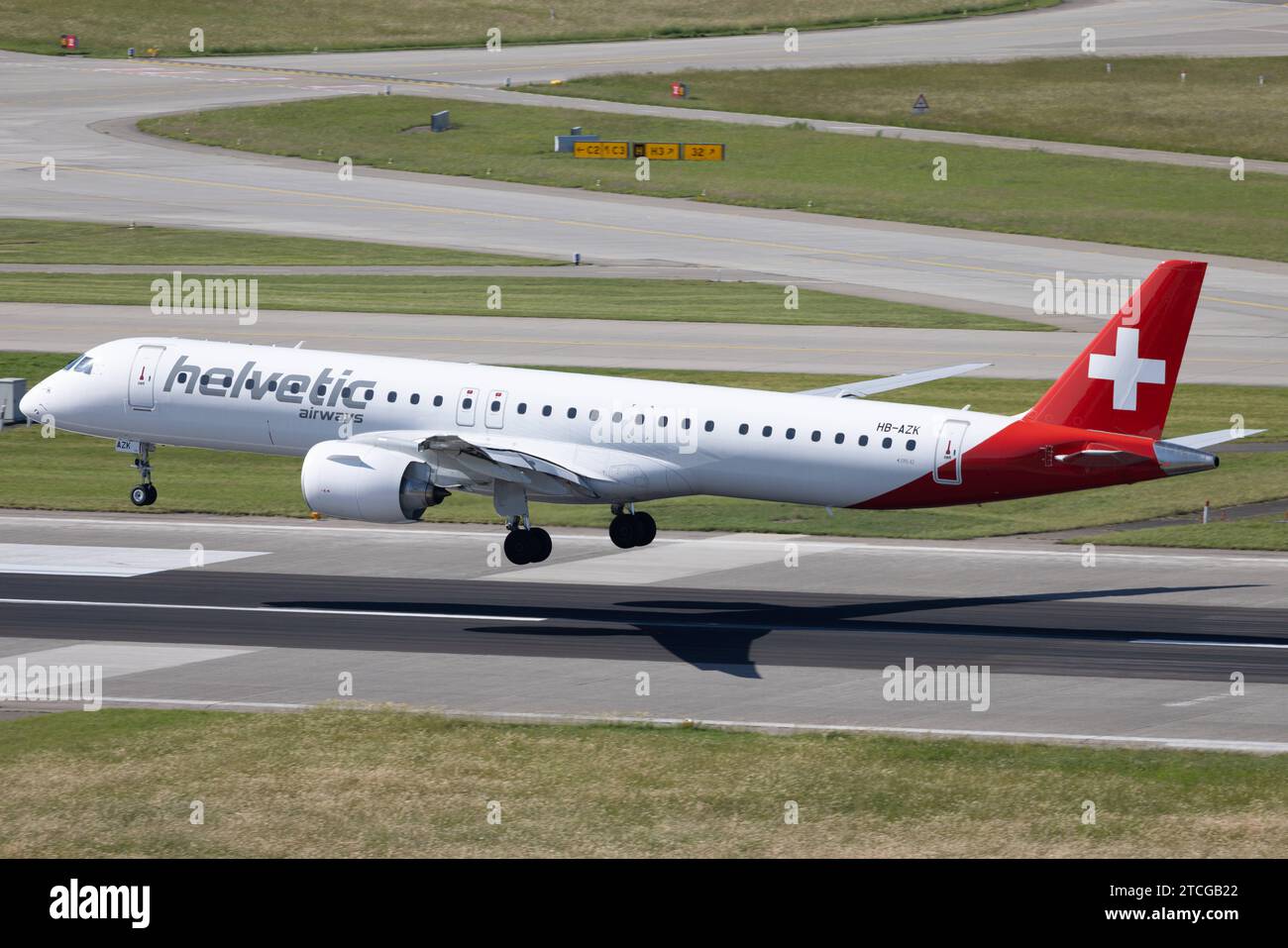 Embraer e195 e2 hi-res stock photography and images - Alamy