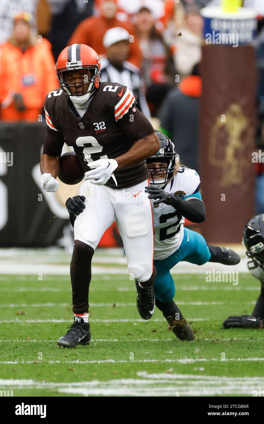 Jacksonville Jaguars safety Andrew Wingard (42) tackles Cleveland ...