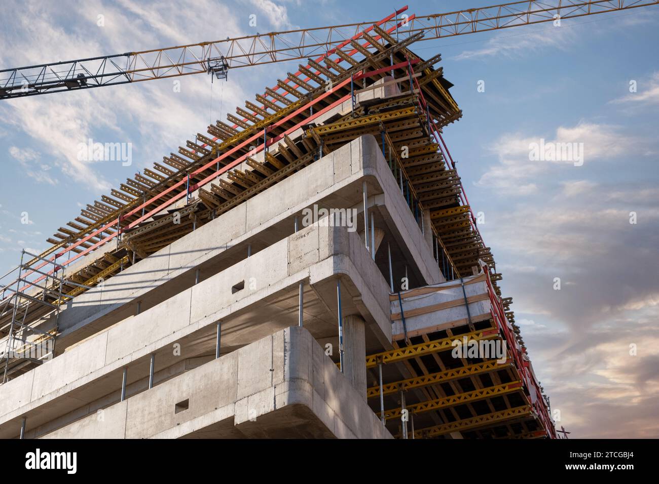 Uncompleted skyscraper hi-res stock photography and images - Alamy