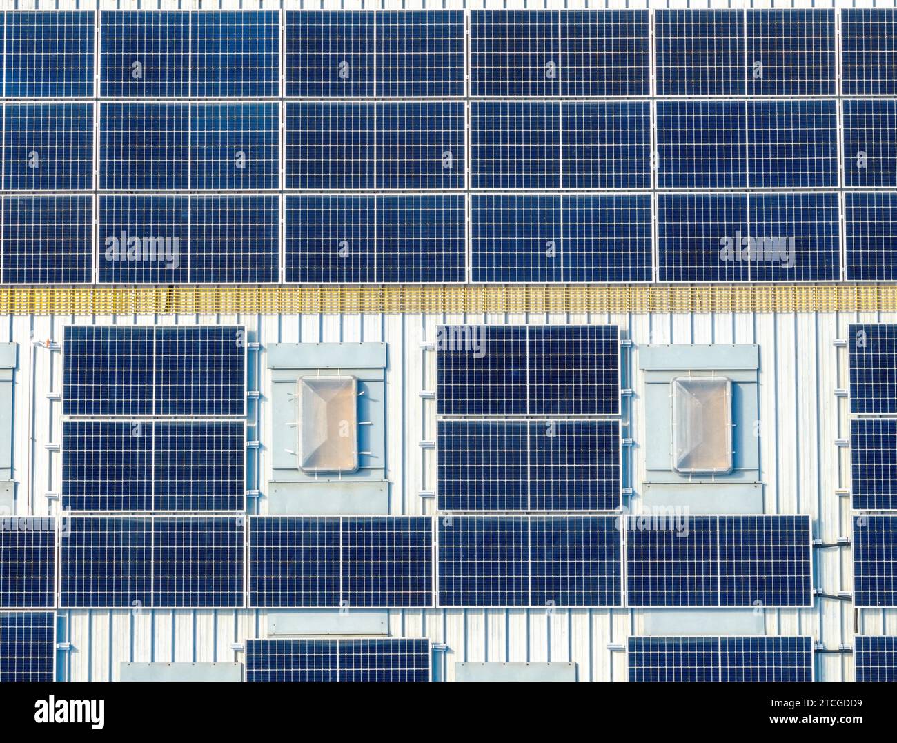 Solar panels in the sun hi-res stock photography and images - Alamy