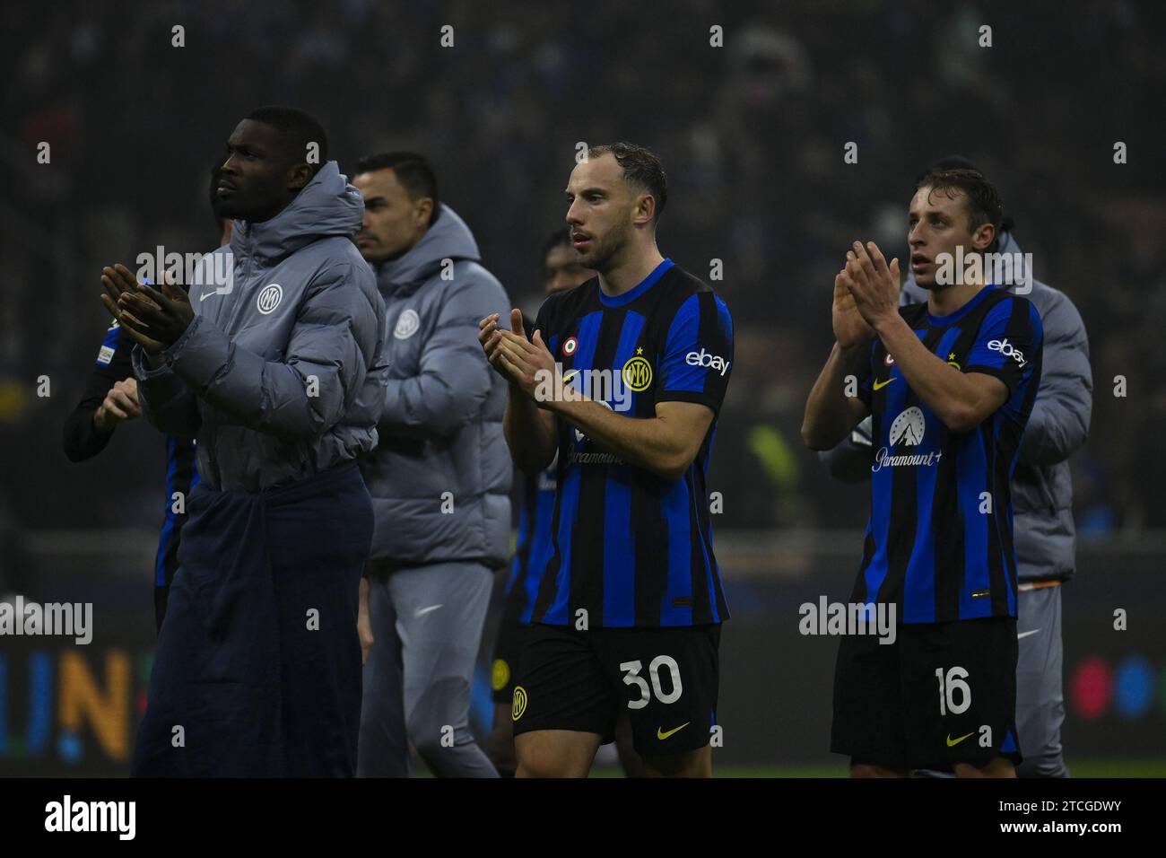 Milan, Italy. 12th Dec, 2023. F.C. Internazionale Milano greets the ...