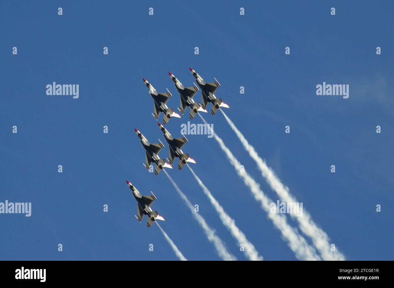 F 16 jet fighter aerobatic team hi-res stock photography and images - Alamy